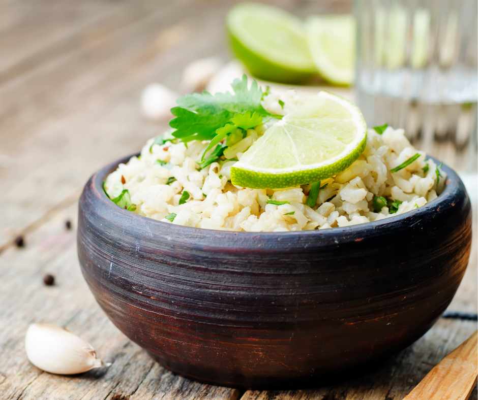 Rjavi riž z limono in koriandrom • Recepti Over Net